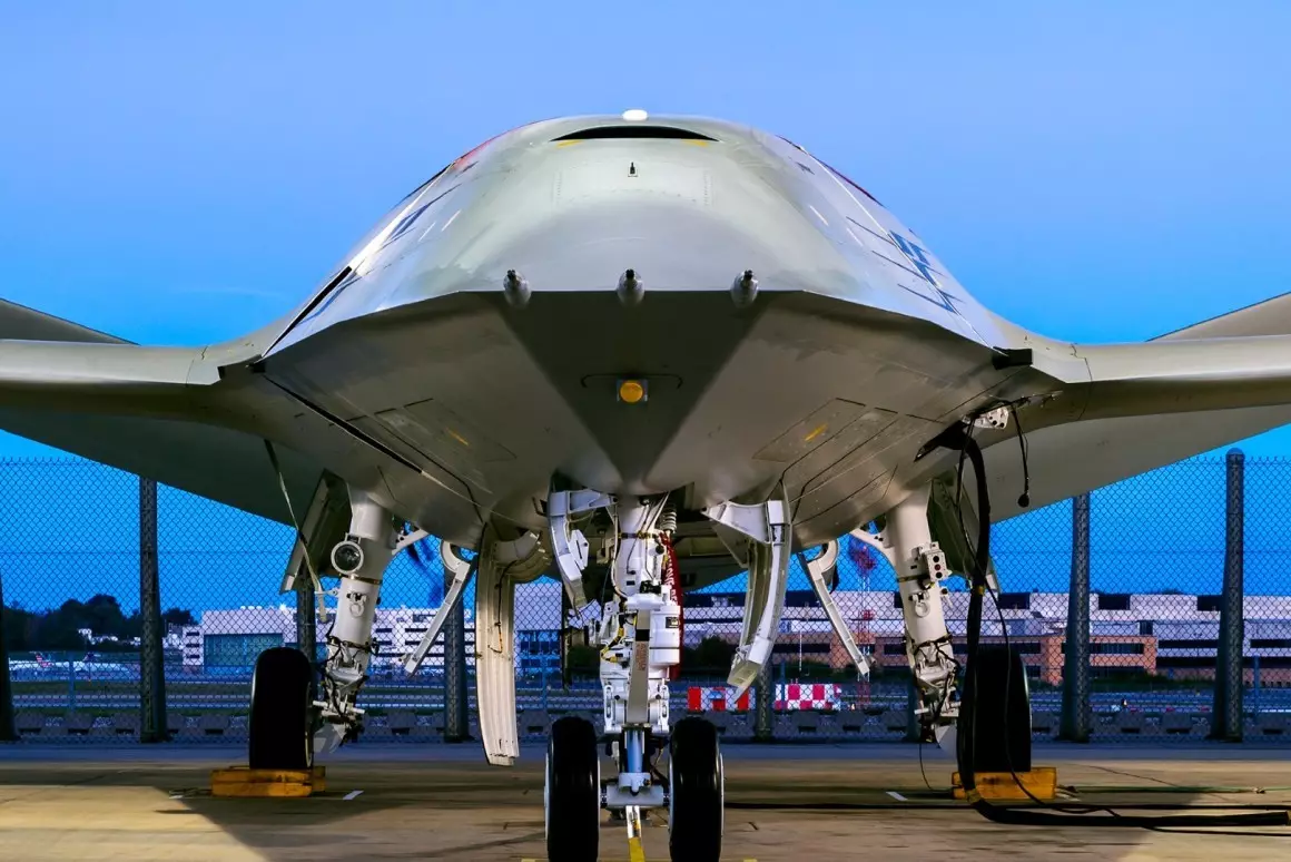 Spektu la unuan flugon de la senpilota ŝipo MQ-25 de Boeing 108039_1