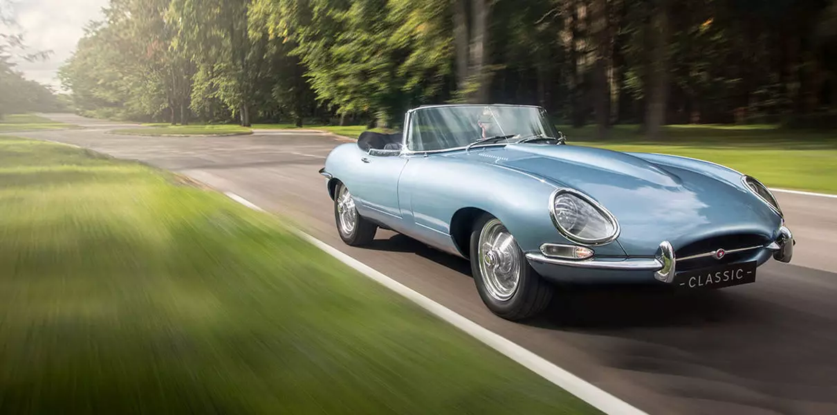 Jaguar verëffentlecht eng elektresch Versioun vum ikonesche Sportsauto Zero