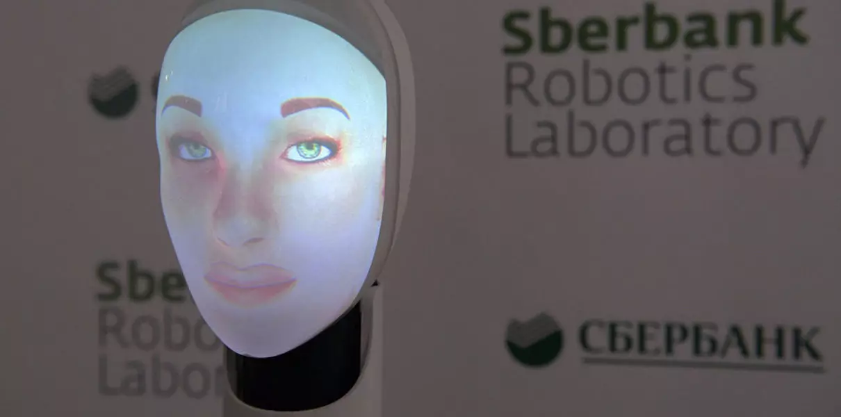 Nasehon'i Sberbank ny ho endrik'ilay robot "Nika"