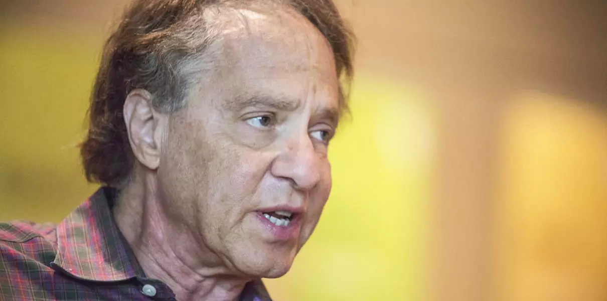 Kurzweil: "Mihena ny herin'ny governemanta noho ny media sosialy"