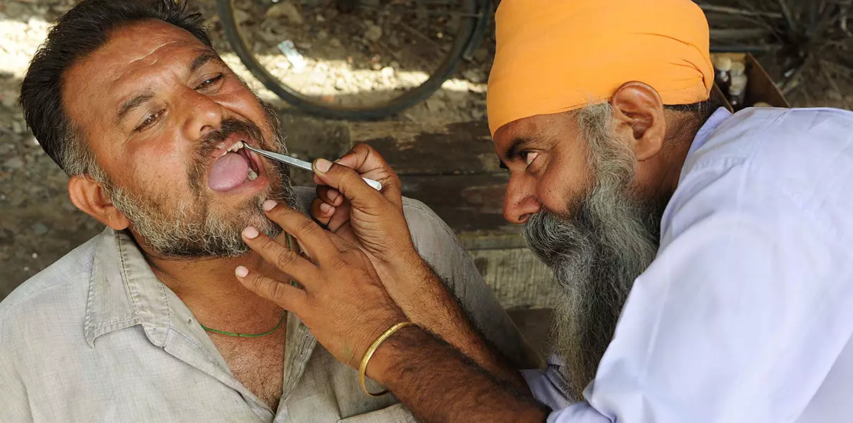 Mobident Naghimo "Portable Dental Clinic sa usa ka Maleta"