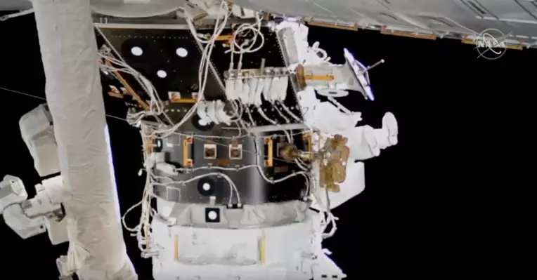 ISS د سوداګریز فضایی الوتکې اتوماتیک ډاک کولو لپاره دوهم ماډل نصب کړ