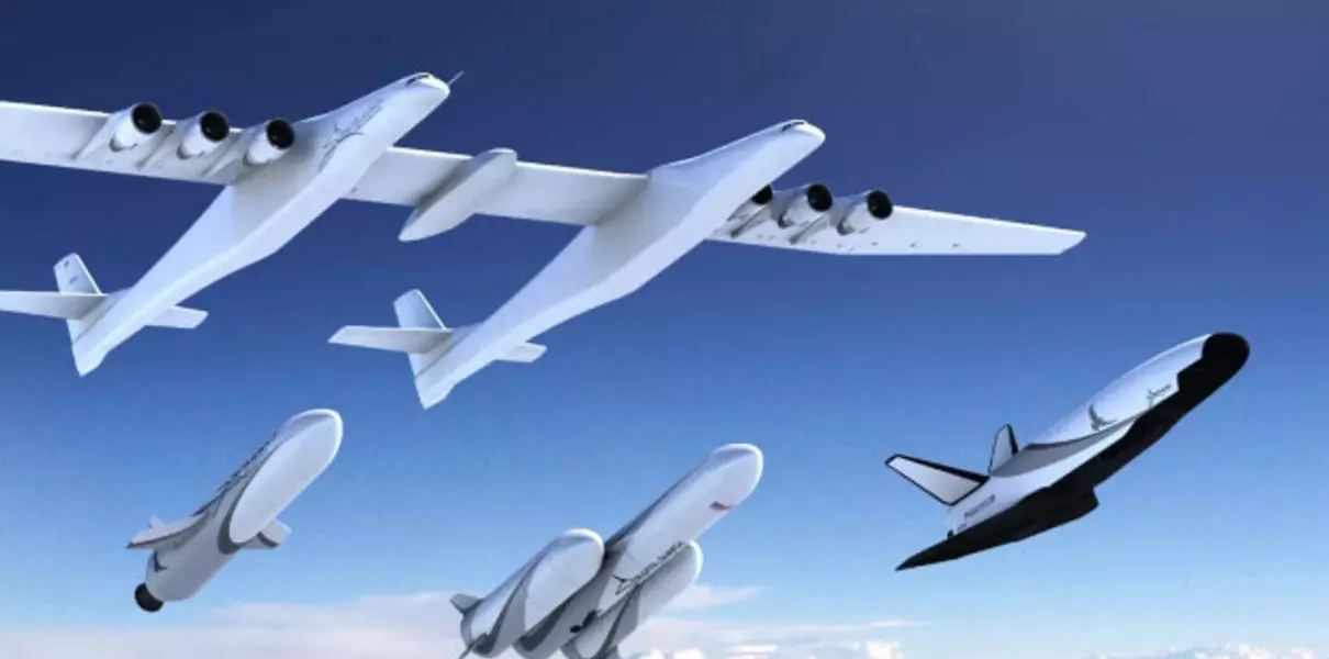 Maailman suurimman lentokoneen kehittäjä Stratolaunch rakentaa kaksi kantorakettia ja avaruuskoneen