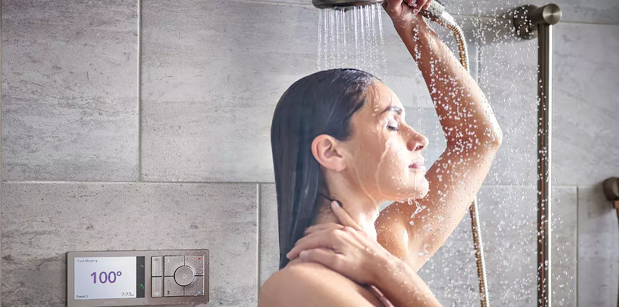 Inteligentny prysznic podgrzewa wodę do Twojej ulubionej temperatury