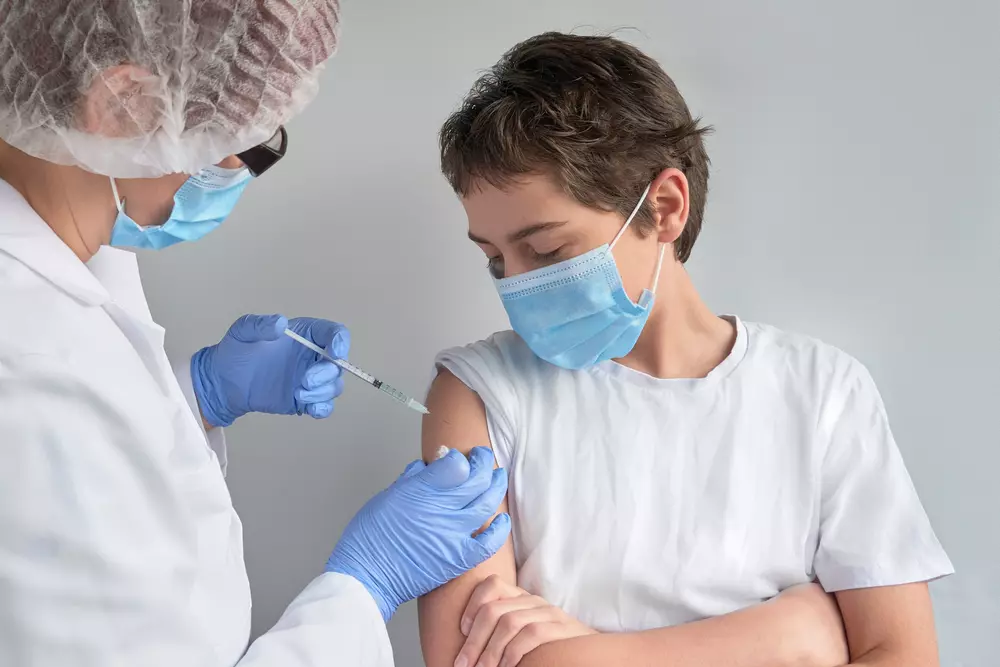 FDA miraton dozën e tretë të vaksinës për njerëzit me imunitet të dëmtuar 41231_1