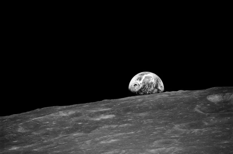 在月球上發現的微小鐵納米粒子