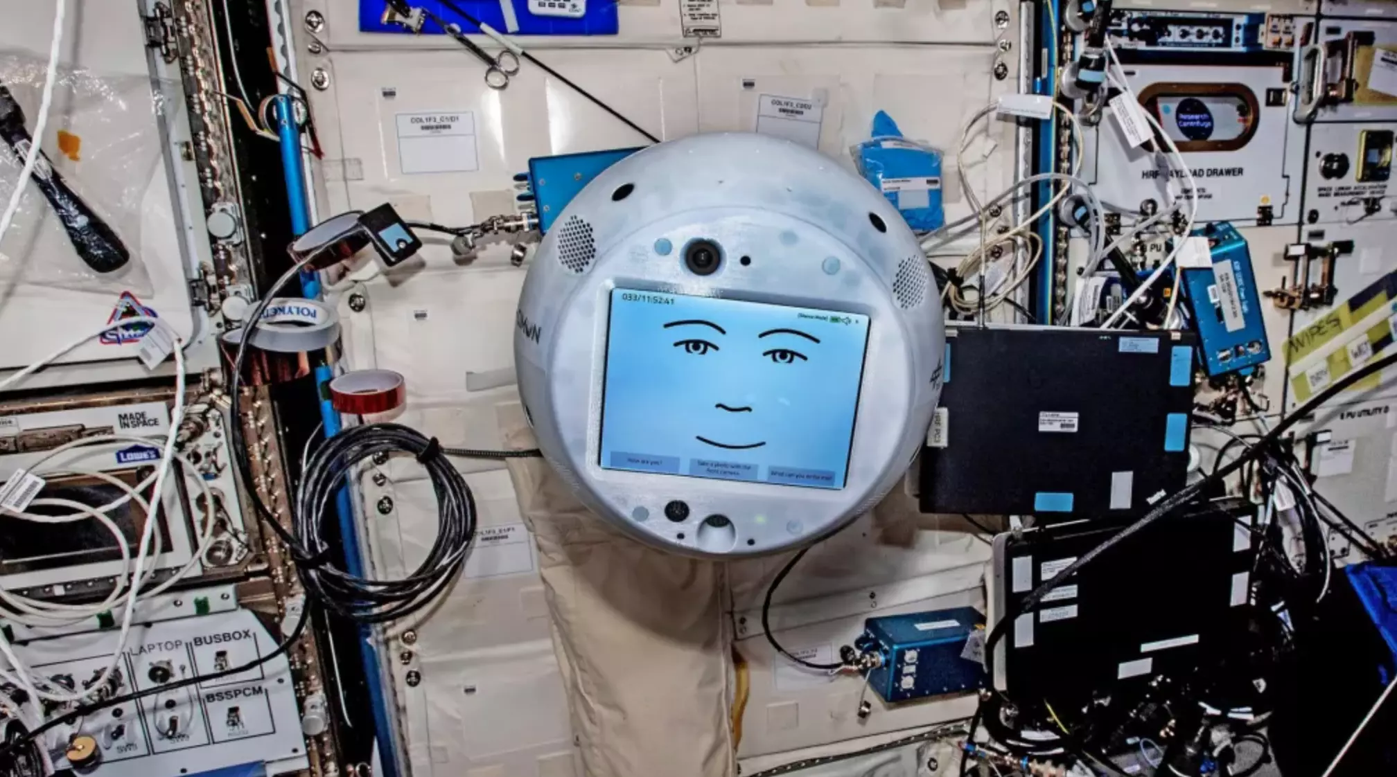 AI-faʻavae fesoasoani robot e faʻalauiloa i luga o ISS