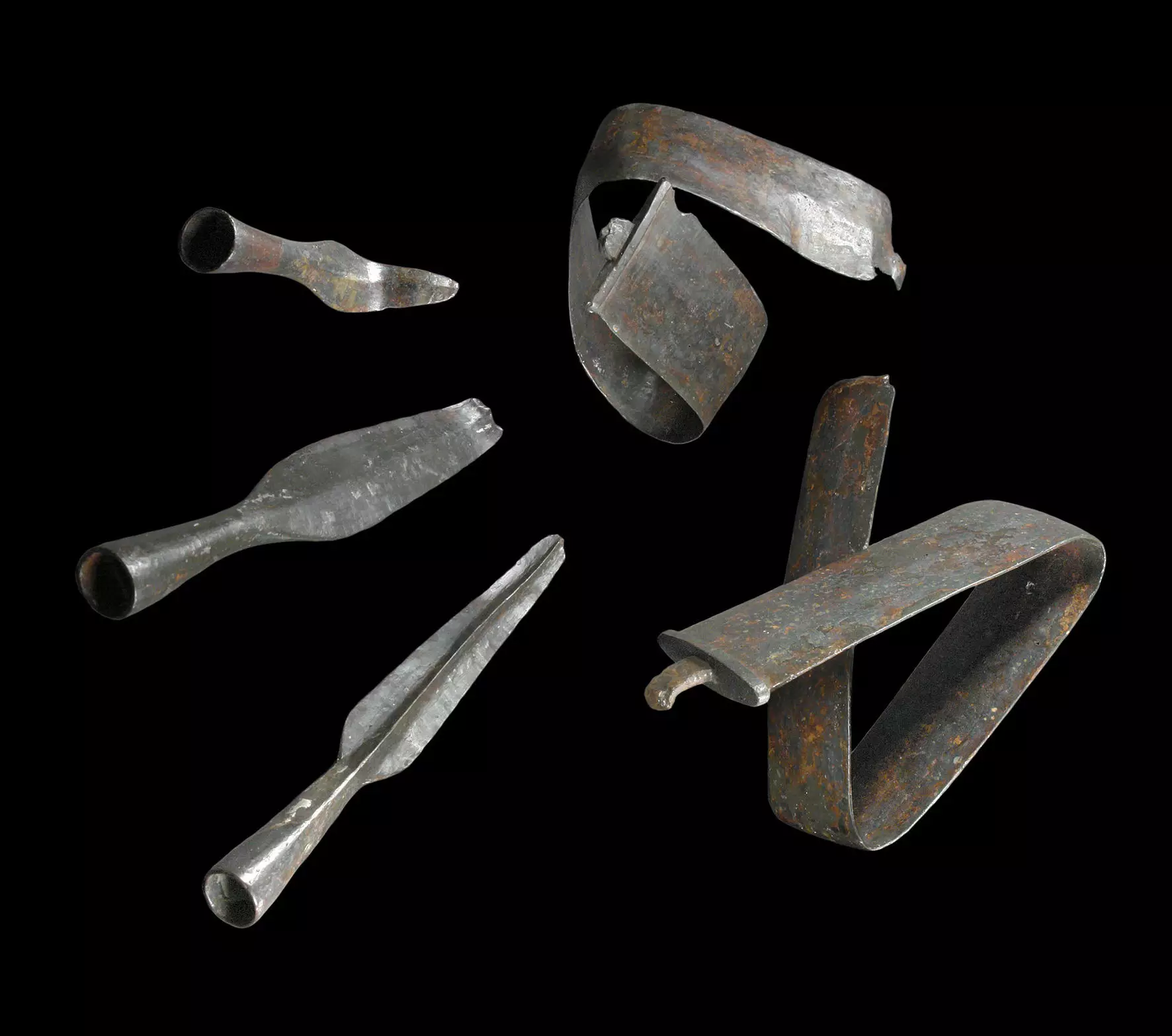Археологи знайшли один з найбільших збройових скарбів залізного віку
