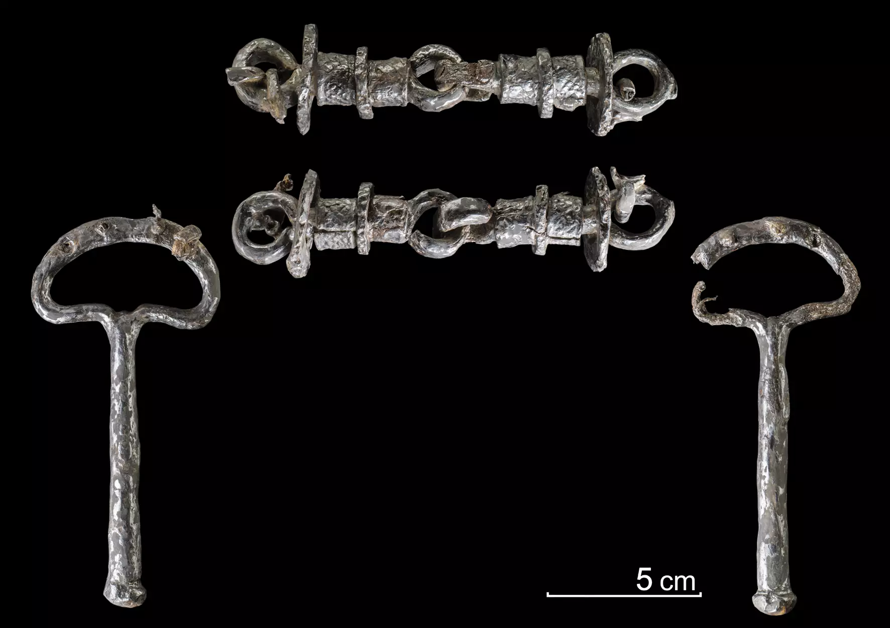 Arkeolog nemokake salah sawijining harta karun senjata paling gedhe ing Zaman Besi 41475_2
