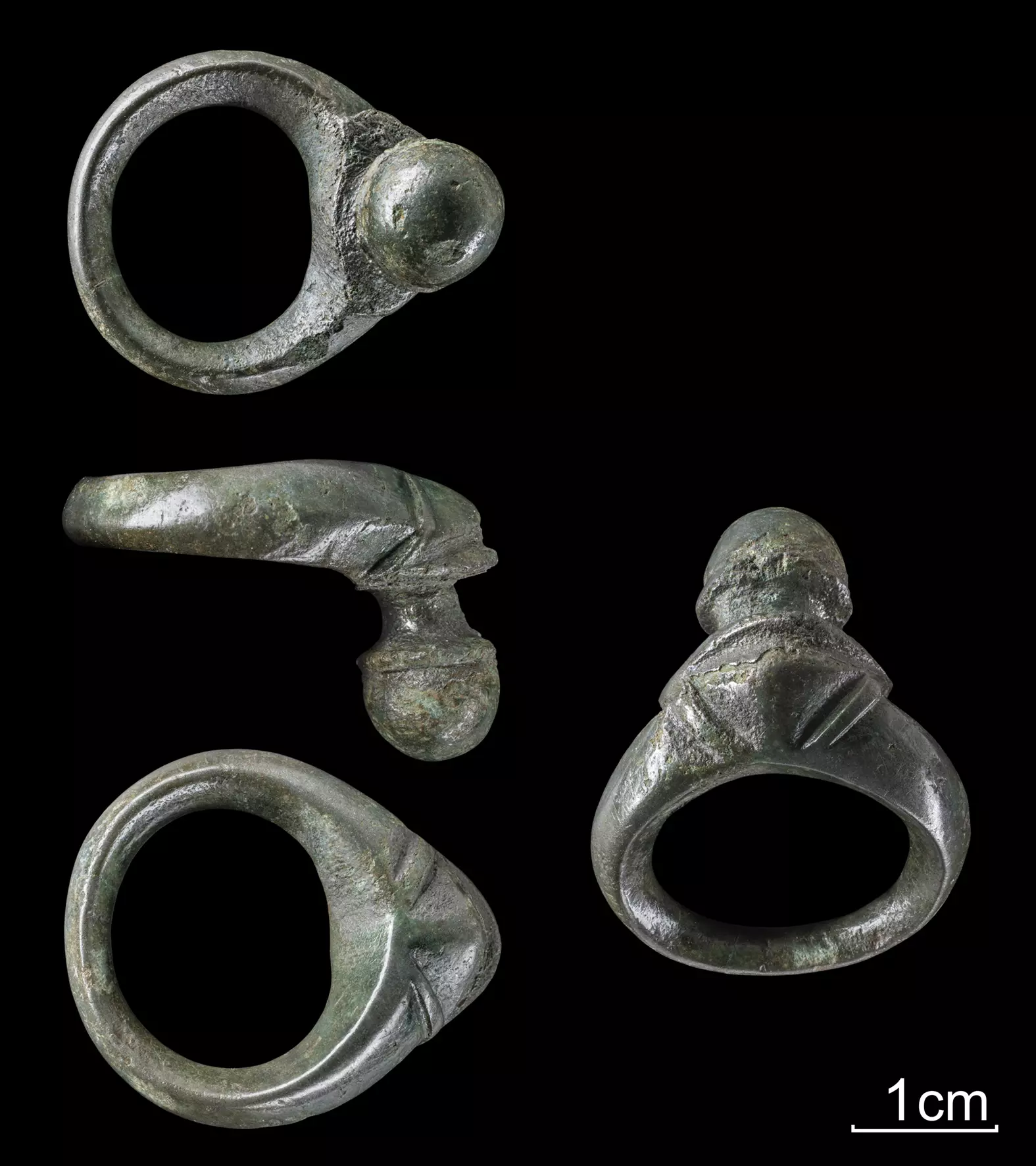 Arkeolog nemokake salah sawijining harta karun senjata paling gedhe ing Zaman Besi 41475_3