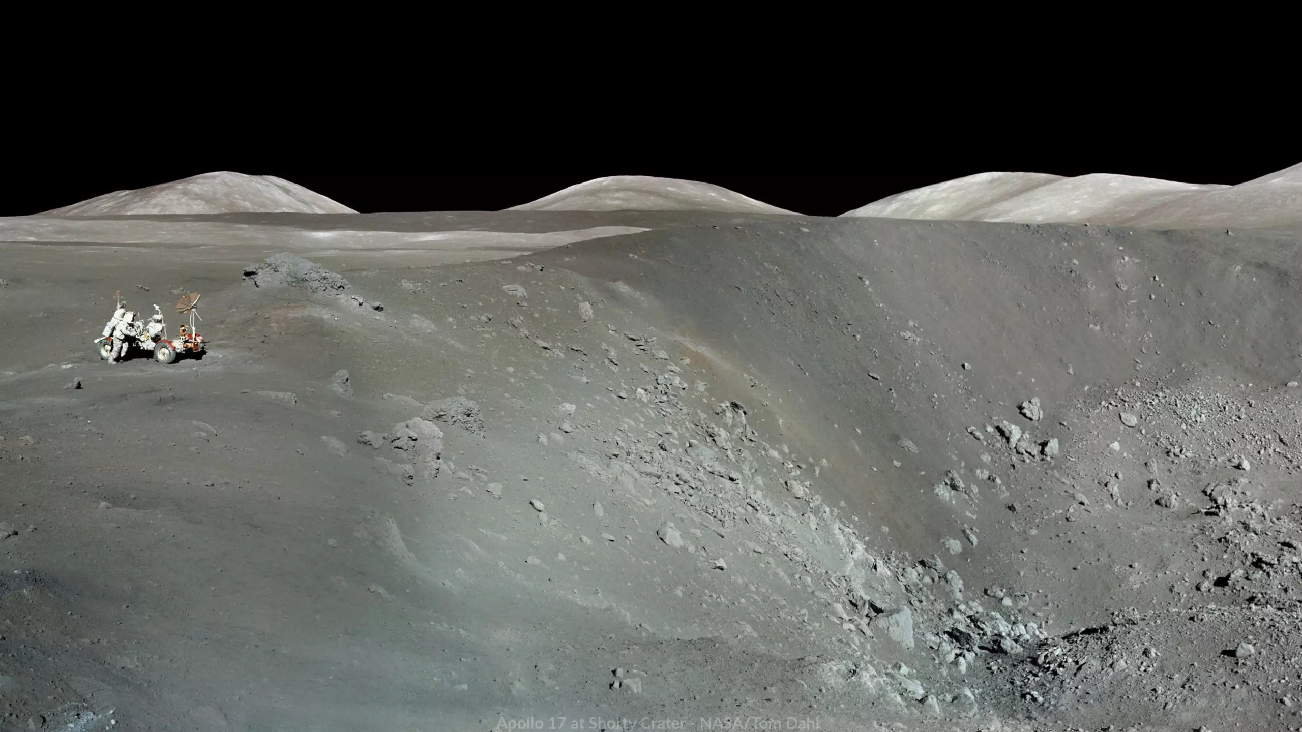 Los científicos han determinado la edad de una muestra de la luna, que fue entregada a la Tierra hace 50 años.