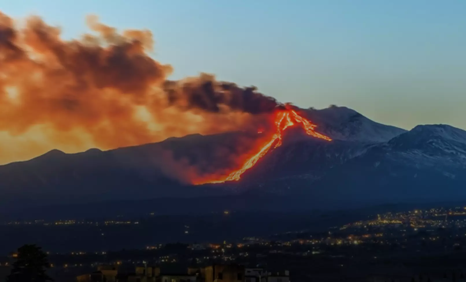 En Alaska, tres volcanes entran en erupción simultáneamente por primera vez en 7 años 41805_1