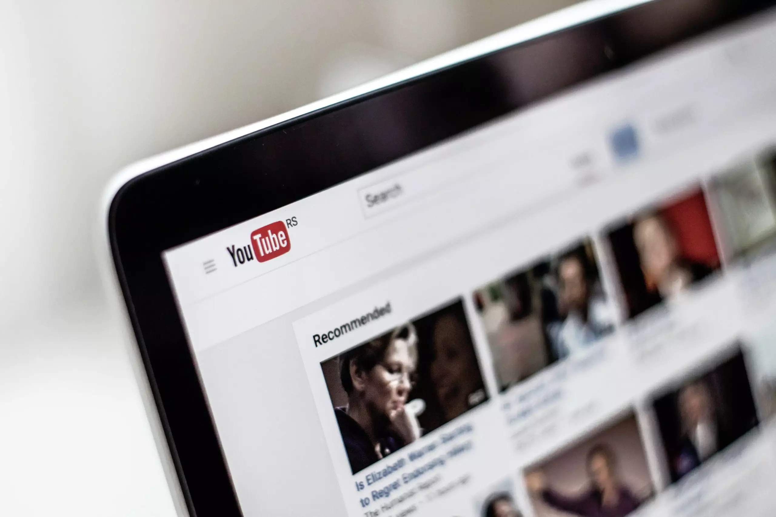 Der YouTube-Algorithmus erkennt automatisch Produkte in Videos