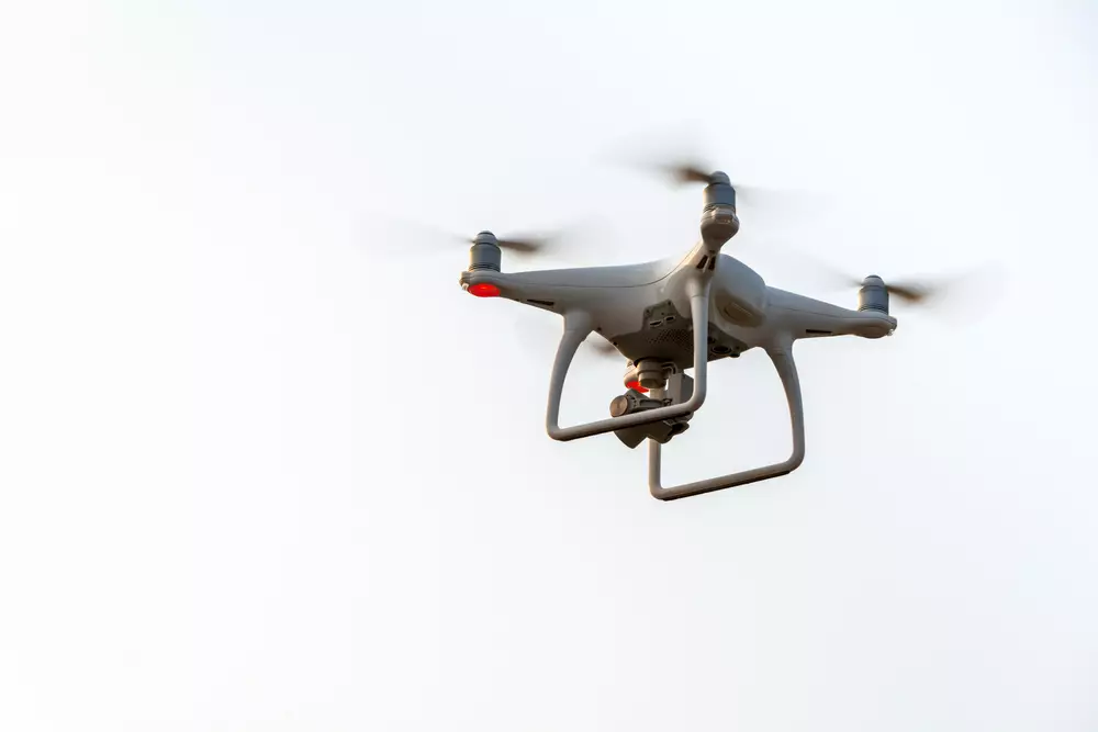 Quadcopter yo mu Burusiya irashobora kwishyurwa ingufu ziva mu kirere