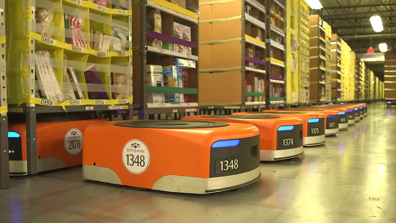 Les robots d'entrepôt augmentent les taux de blessures pour les travailleurs d'Amazon