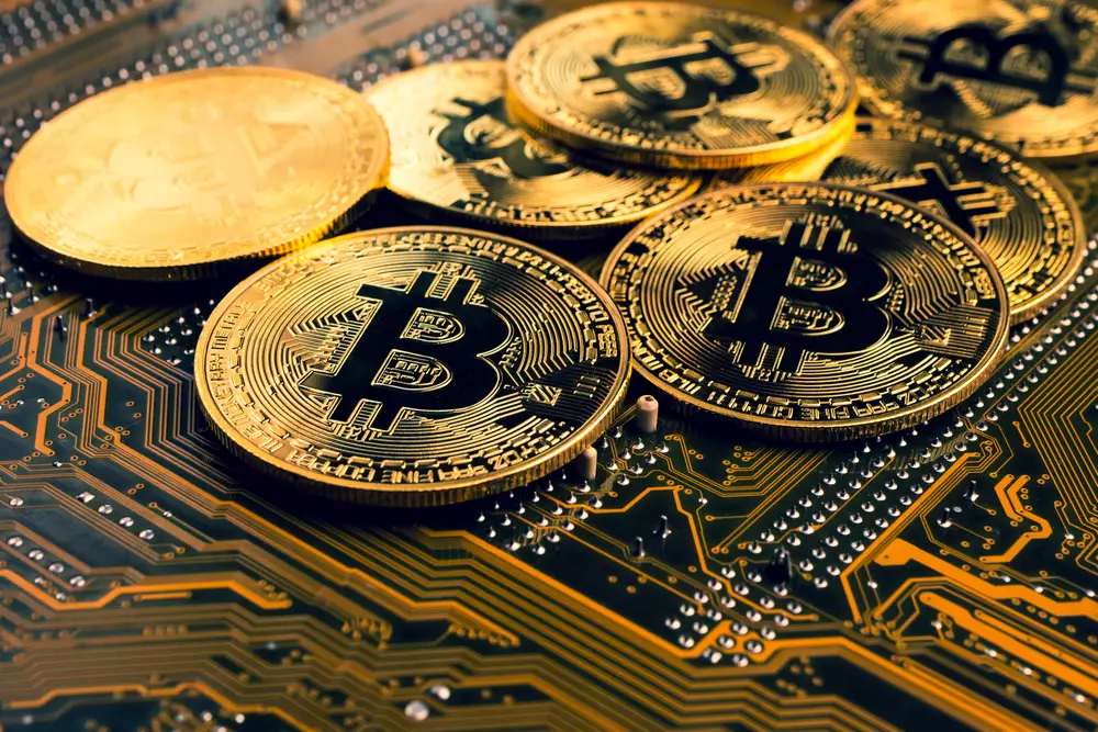 Bitcoin kursas pirmą kartą viršijo 60 tūkst