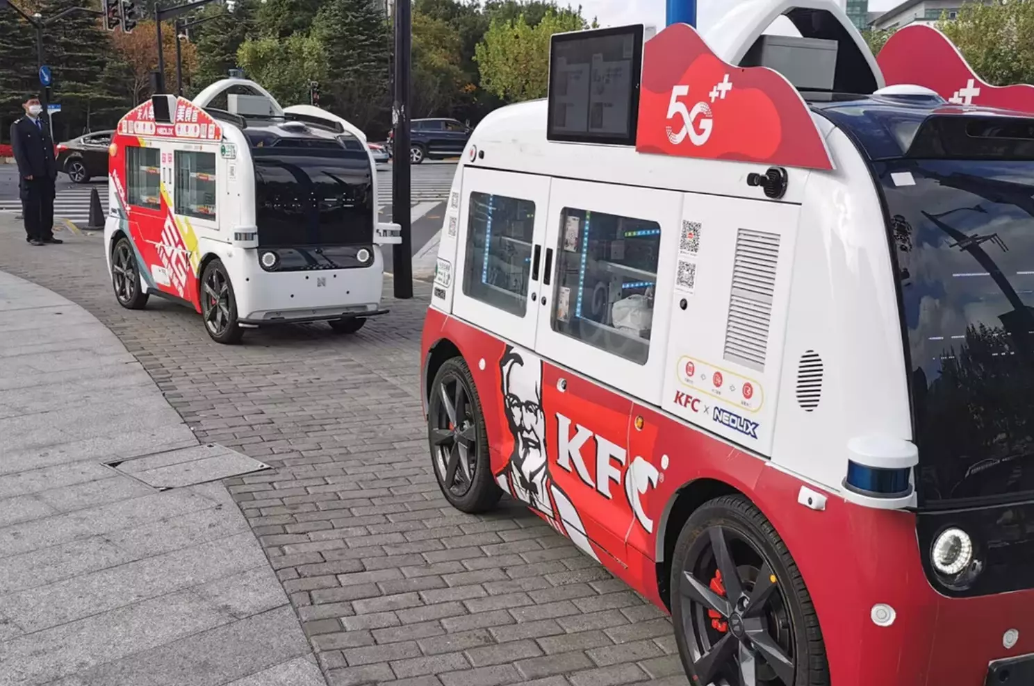 KFC lansează vehicule de livrare autonome