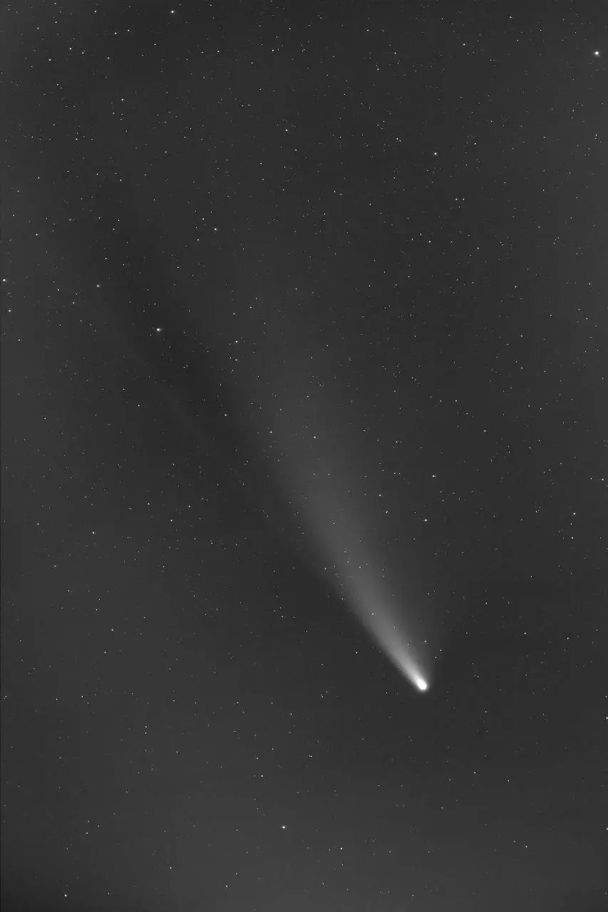 Паглядзіце на фатаграфіі каметы NEOWISE 42787_1