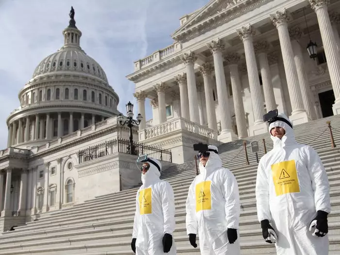 Sê çalakvanan rûyên rêwiyan li deverên mijûl ên Washingtonê skan kirin. Wan daneyên 13 hezar kesan berhev kirin