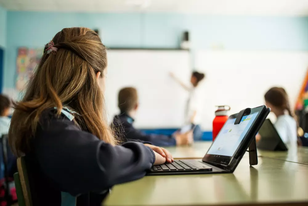 Lekòl nan tan kap vini an: 8 teknoloji pou lekòl modèn lan