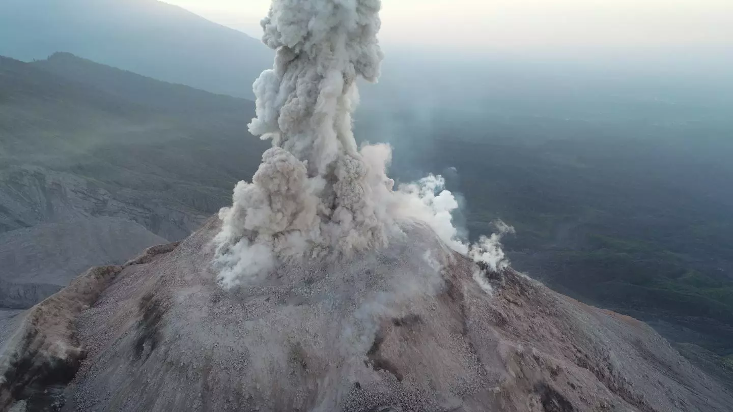 Drone mbantu nglacak negara gunungapi mbebayani