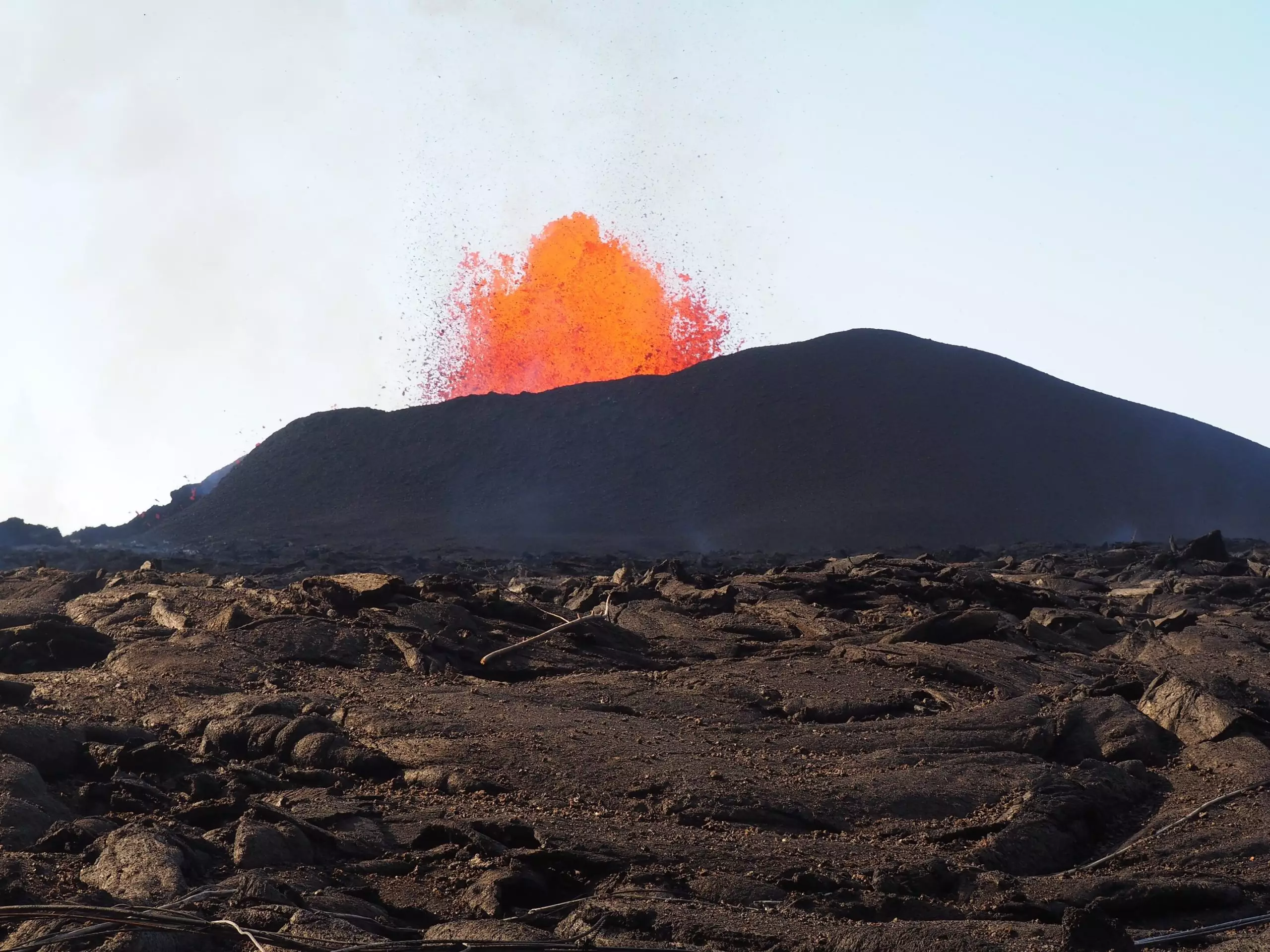 Vulqon otilishining turini oldindan aytish osonroq bo'ldi: magma yopishqoqligi ko'rsatkichlari yordam berdi 43062_1