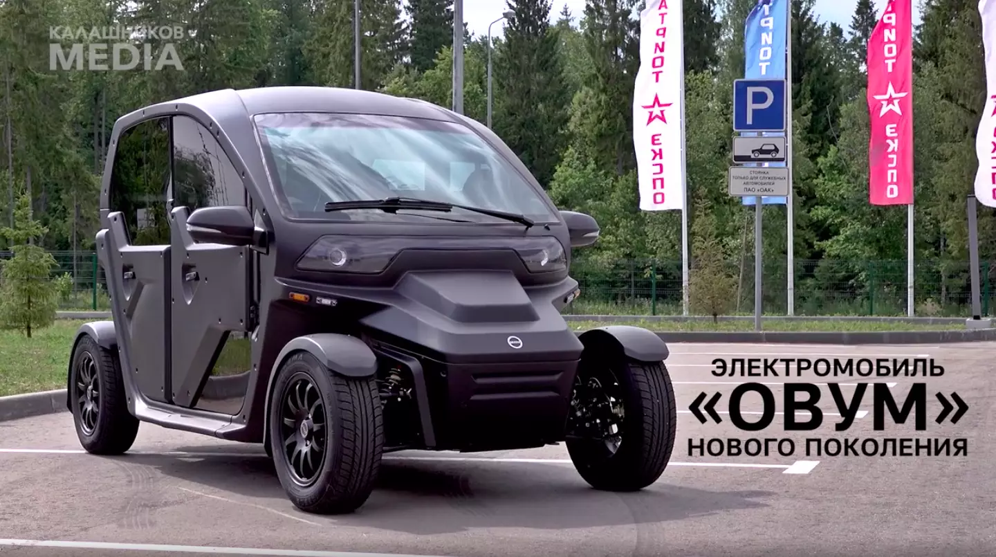 Koncern „Kalashnikov“ představil elektromobil pro carsharing a taxi služby