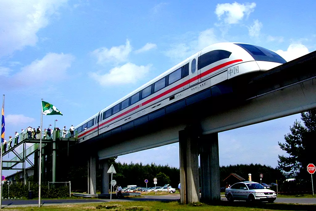 Bumubuo ang Tsina ng linya ng pagsubok para sa mga tren na may bilis na hanggang sa 1,000 km / h