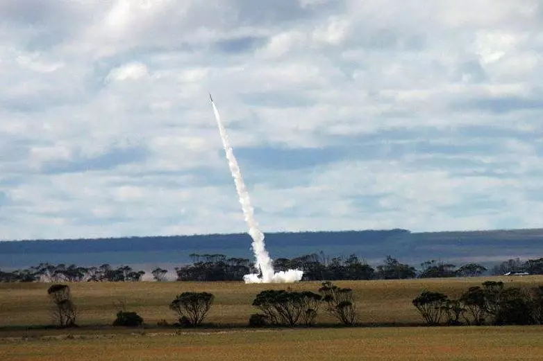 I-Australia isungula isixhobo sokuqala sorhwebo emajukujukwini