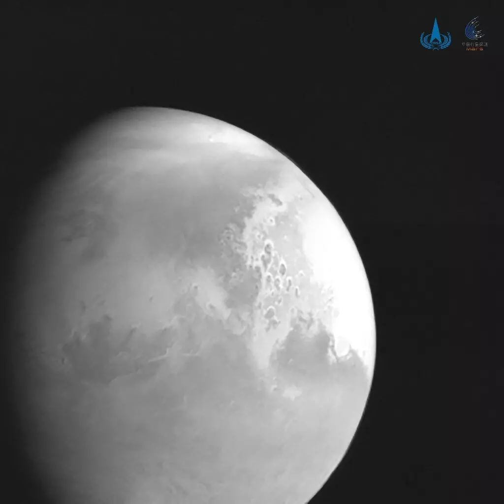 Sehen Sie sich das erste Bild des Mars an, das von einer chinesischen Sonde aufgenommen wurde 43773_1