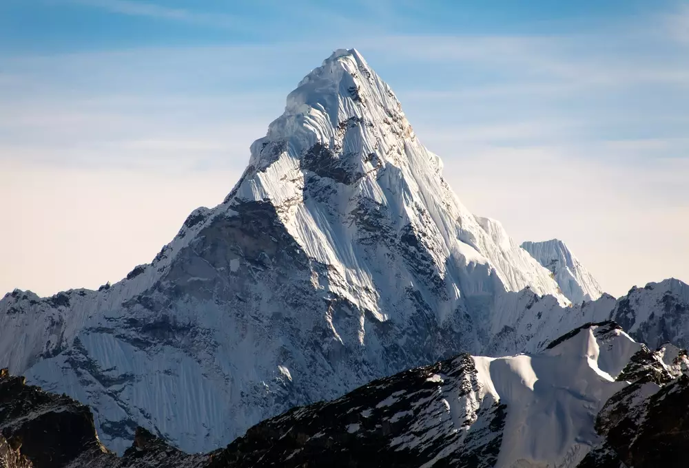 Az Everest legmagasabb időjárási állomásai furcsa naphatásokat mutatnak