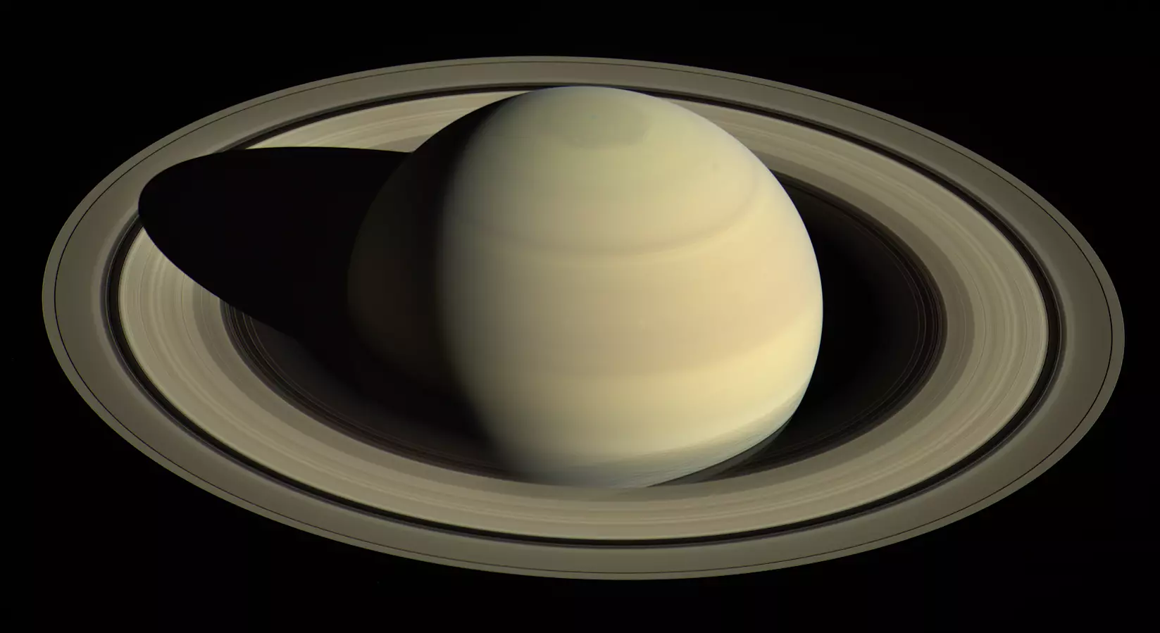 Saturno branduolys neturi aiškių ribų: tai išsiaiškino jo žiedų vibracija