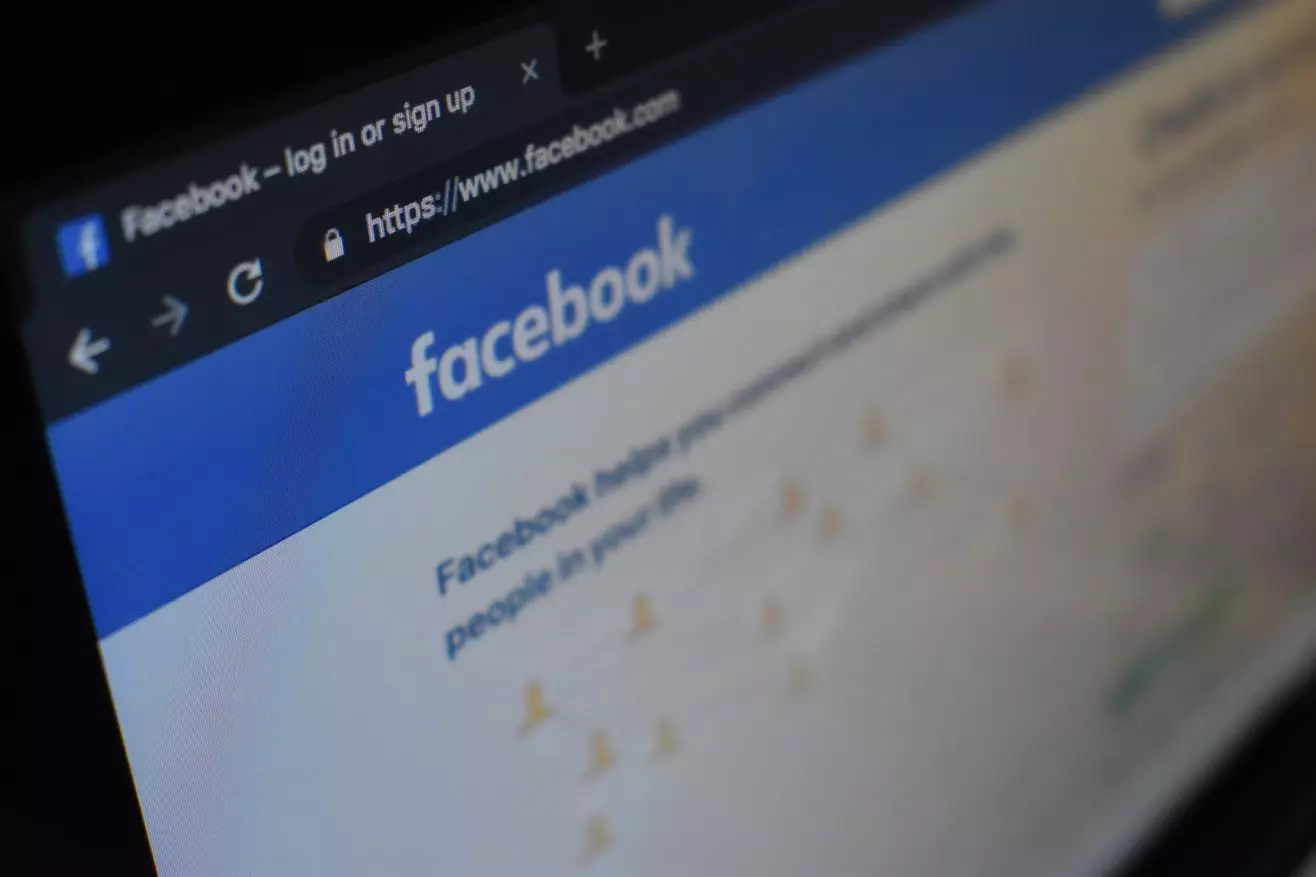 Fitur Facebook anyar bakal ngidini sampeyan nulis kiriman kanggo tangga teparo