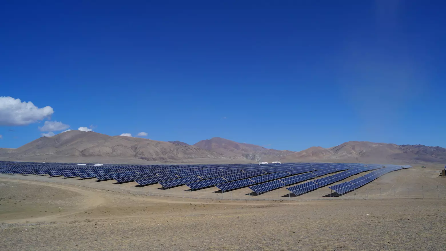 Sino ang nagtatayo ng mga serial solar power plant sa Russia at kung bakit ang kakulangan ng araw sa ating bansa ay isang alamat 44291_4