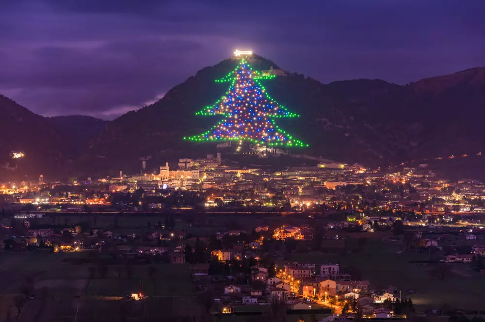Schauen Sie sich den kleinsten Weihnachtsbaum der Welt an: Er wurde von einem Physikstudenten gebastelt 46211_1