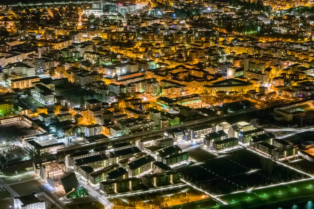 ما يقرب من ربع أضواء المدينة ستكون ذكية بحلول عام 2030