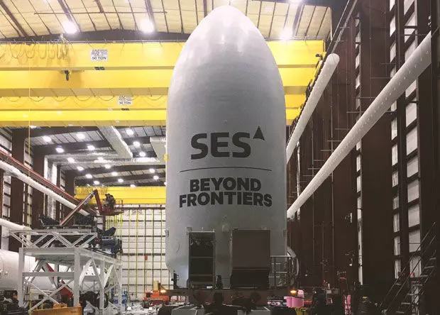 SpaceX a été le premier à renvoyer un carénage de nez sur Terre 50399_1