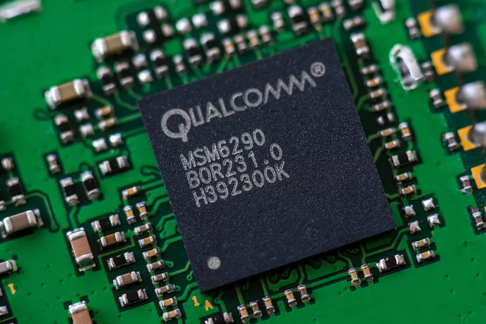 Karibal alang sa M1 sa Apple: Ang Qualcomm naghimo usa ka bag-ong chip 50841_0