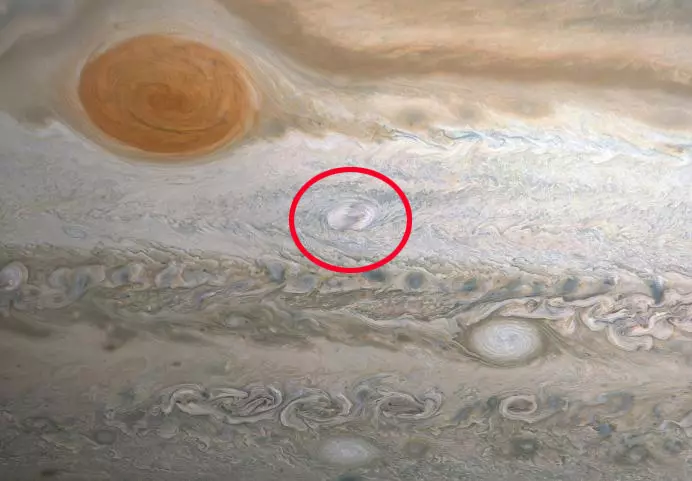 Vedeți o nouă furtună pe Jupiter. Descoperit de un astronom amator 54304_1