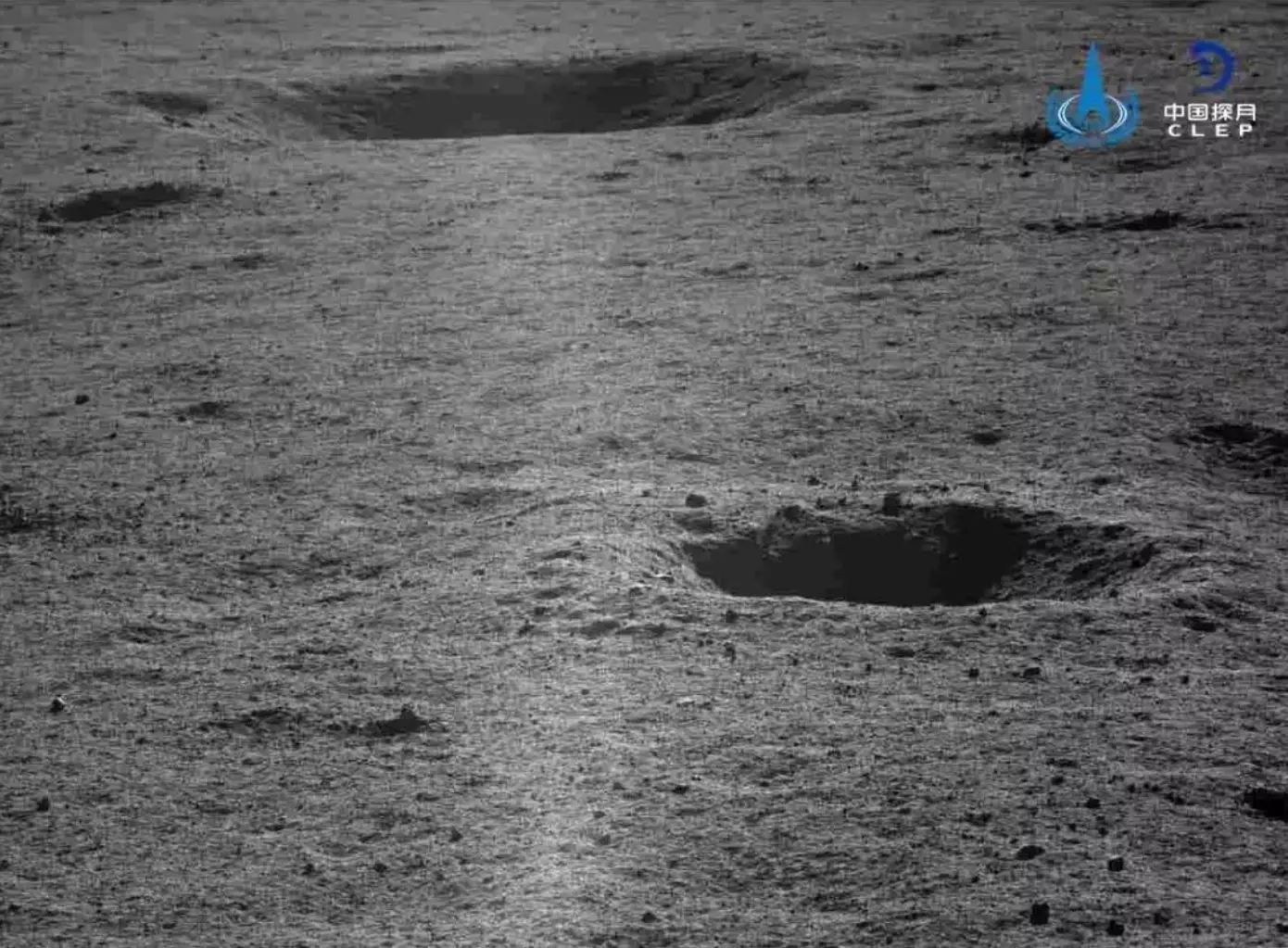 תסתכל על התמונות החדשות של הצד הרחוק של הירח שנשלחו על ידי בדיקת Yuytu-2 55609_1