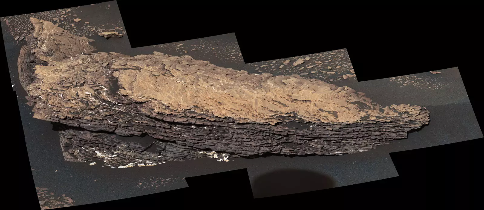 Ang pagkamausisaon nakadiskubre usa ka katingad-an nga komplikado nga bato sa Mars - naglangkob kini sa daghang dosena nga mga sedimentary layer 56144_1