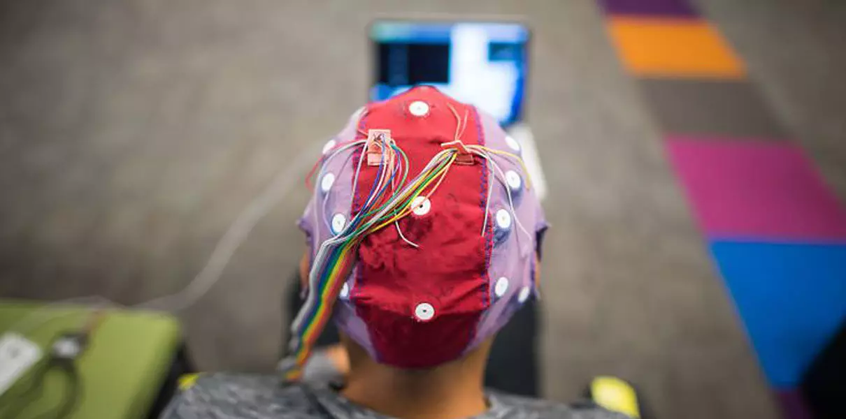 Neurable은 신경 인터페이스를 VR 및 AR과 연결하려고 합니다.