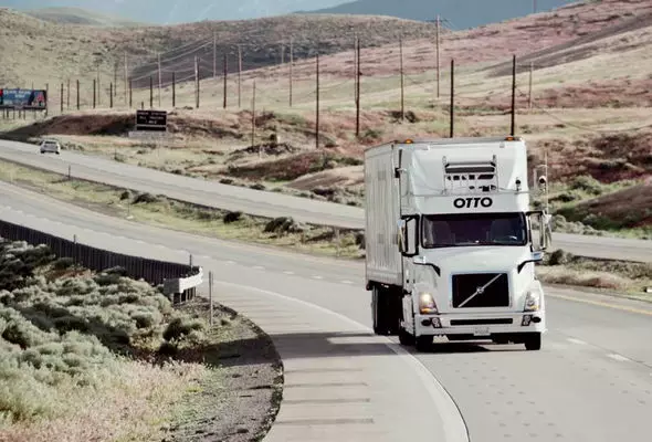 Bezmotorový kamión Otto sa testuje na cestách v Ohiu 65716_1