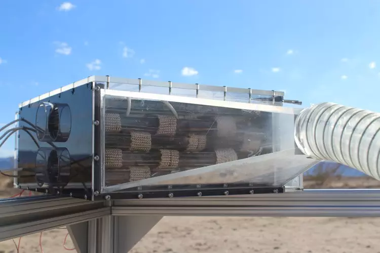 Engineers have created a harvester that extracts water even from dry air 66907_1