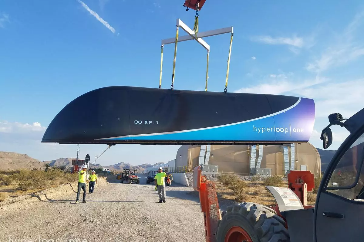 The Hyperloop capsule accelerates to 466 km / h. This is a new record 71018_1